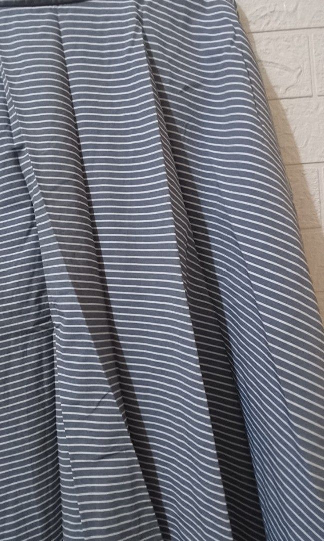 Rok Uniqlo, Fesyen Wanita, Pakaian Wanita, Gaun & Rok di Carousell