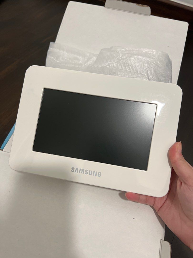 Samsung Digital Photo Frame SPF-71E, Furniture & Home Living, Home Decor, Frames & Pictures on ...