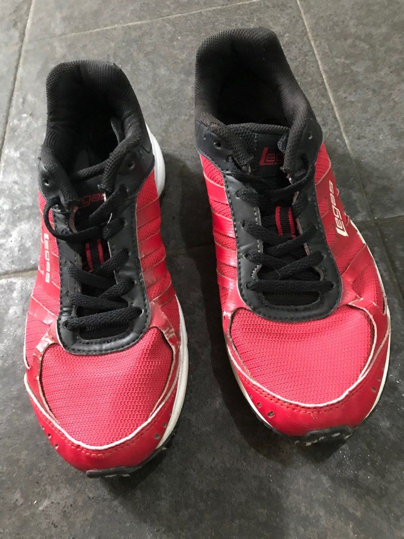 Sepatu running legas, Fesyen Pria, Sepatu , Sneakers di Carousell