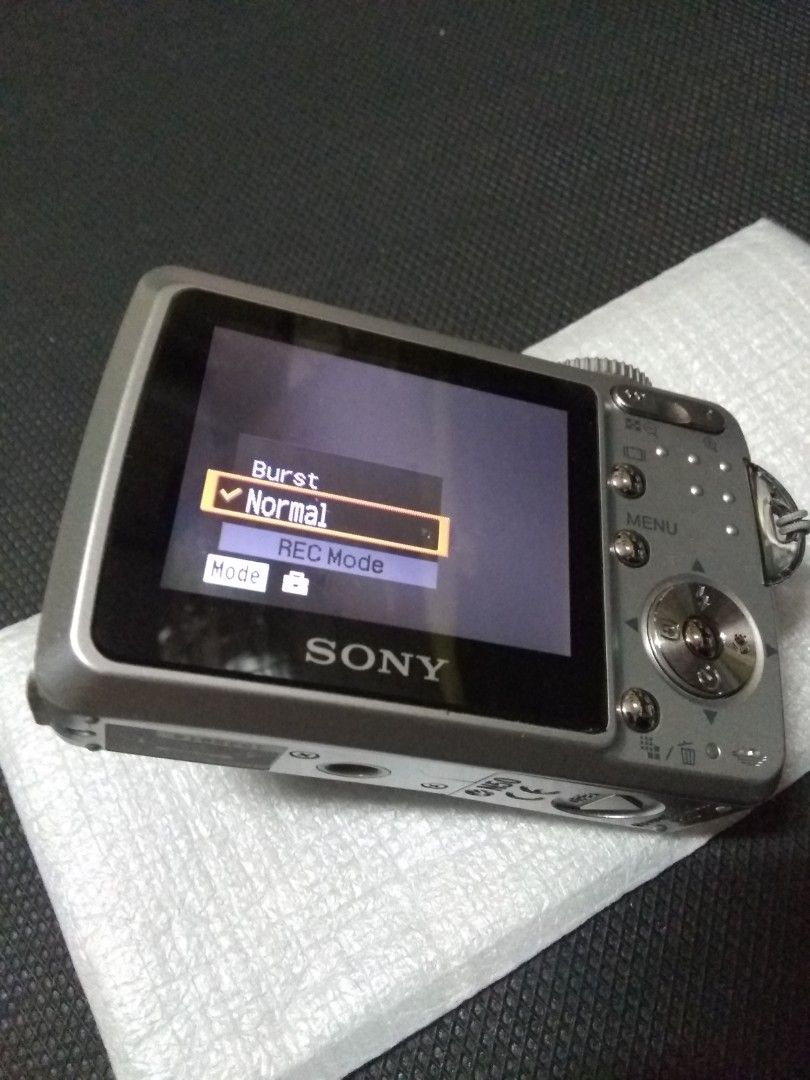 Sony Cyber-shot DSC -S500 6.0MP, Photography, Cameras on Carousell