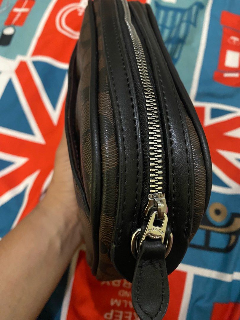 Tas coach pria lengkap ada box, Fesyen Pria, Aksesoris, Lainnya di ...