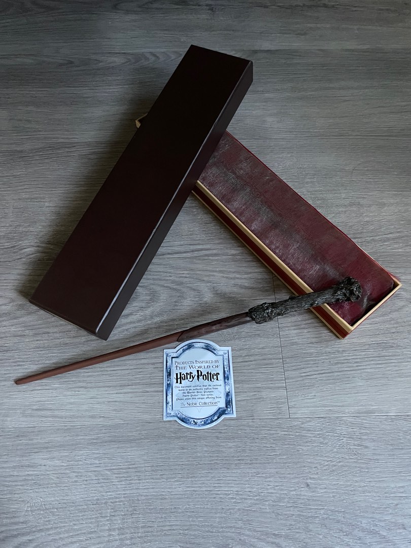 The Noble Collection Official Harry Potter Wand with Ollivanders Wand ...