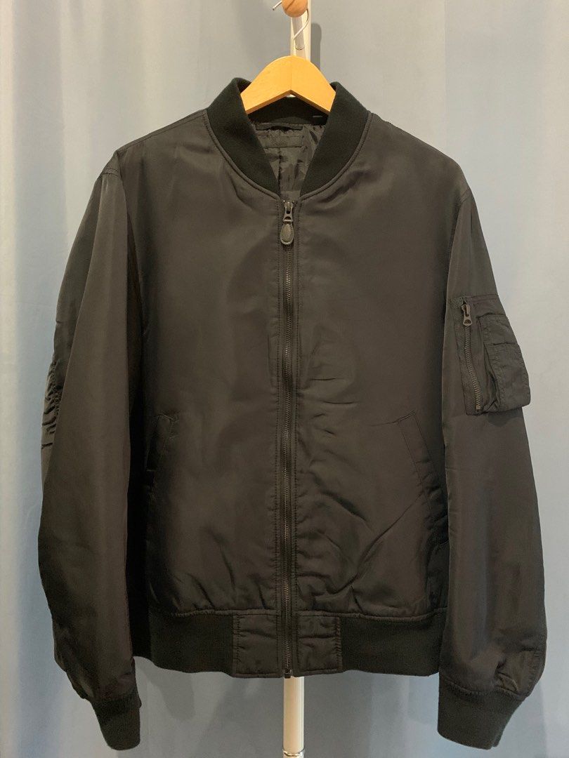 UNIQLO BOMBER MA-1 FLIGHT SERIES, Fesyen Pria, Pakaian , Baju Luaran di Carousell