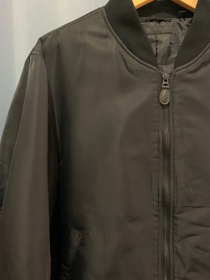 UNIQLO BOMBER MA-1 FLIGHT SERIES, Fesyen Pria, Pakaian , Baju Luaran di Carousell