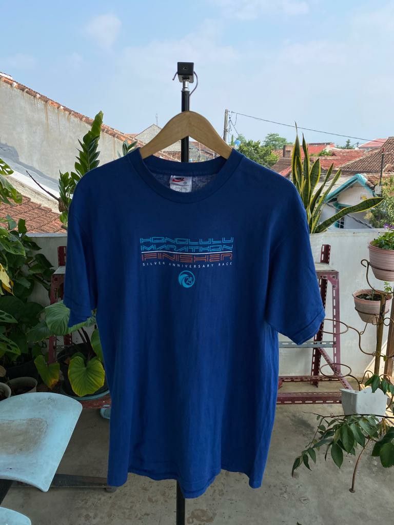 Vintage nike honolulu marathon silver anniv race 90s, Fesyen Pria, Pakaian , Atasan di Carousell