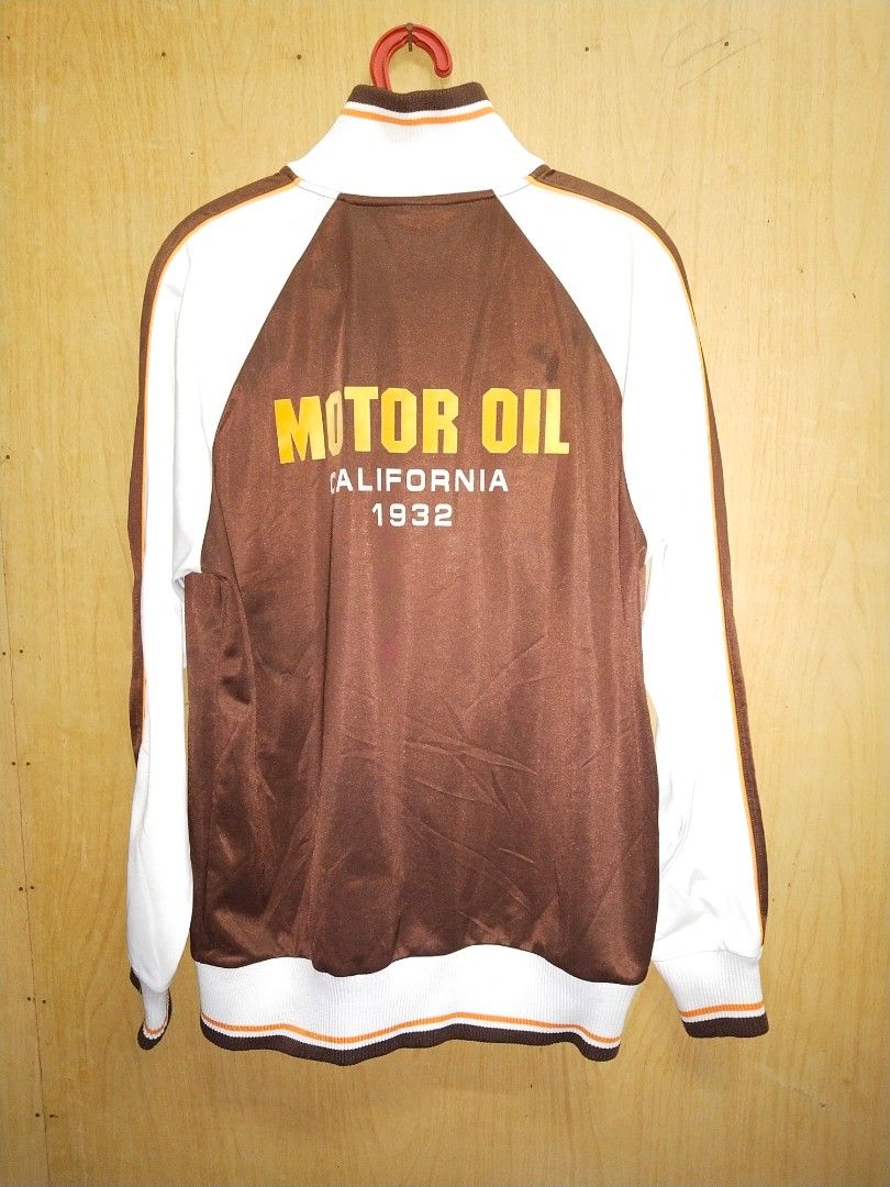 76 Lubricants, Men's Fashion, Activewear on Carousell