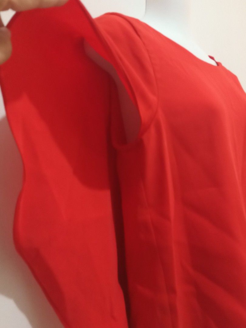 Atasan merah (LEAF), Fesyen Wanita, Pakaian Wanita, Atasan di Carousell