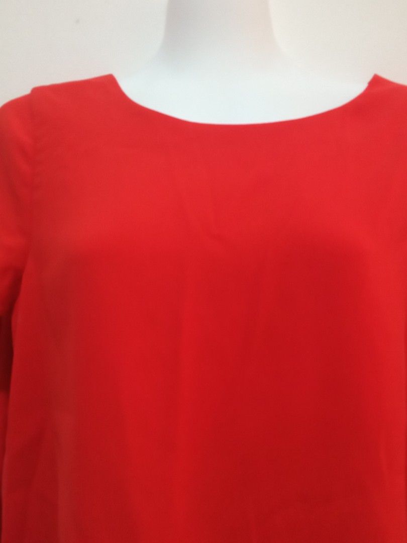 Atasan merah (LEAF), Fesyen Wanita, Pakaian Wanita, Atasan di Carousell