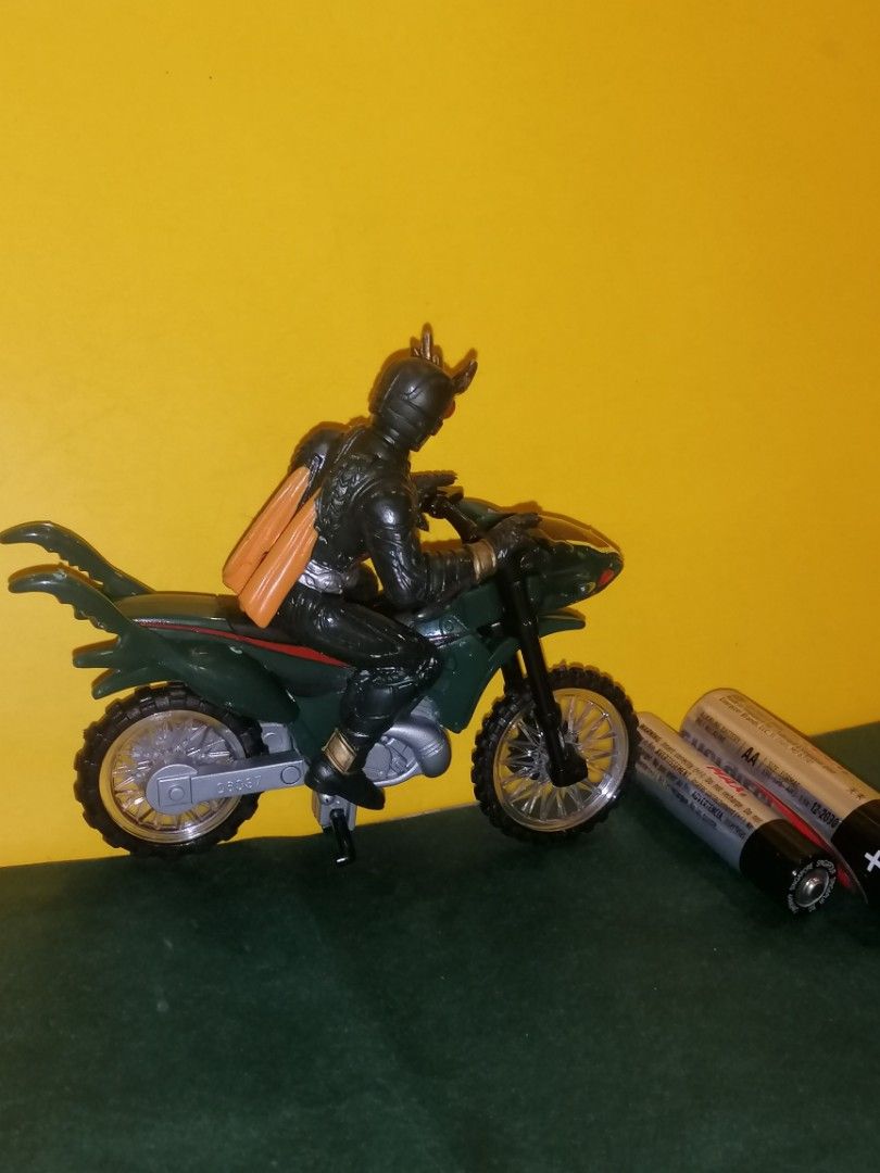 Bandai Kamen Rider Machine Bikes Gills (motor can steer, figure ...