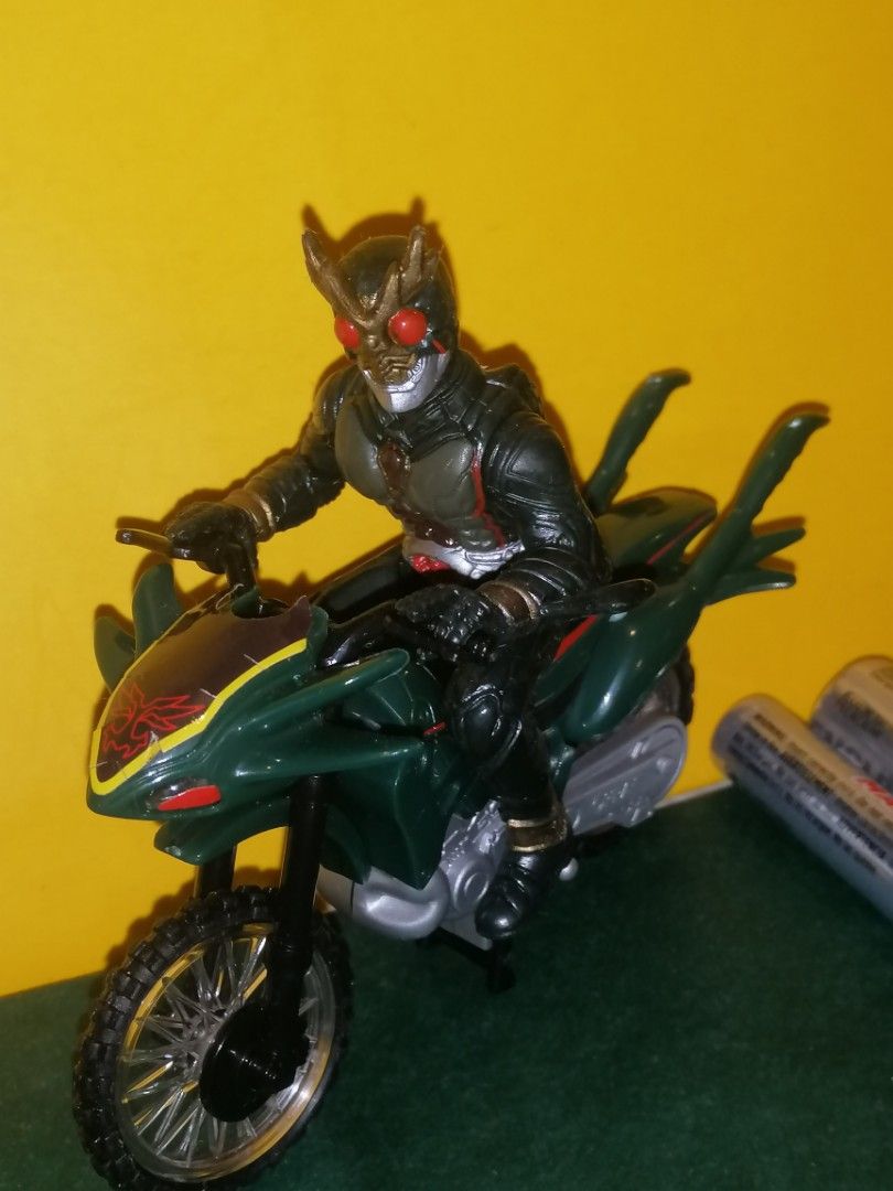 Bandai Kamen Rider Machine Bikes Gills (motor can steer, figure ...