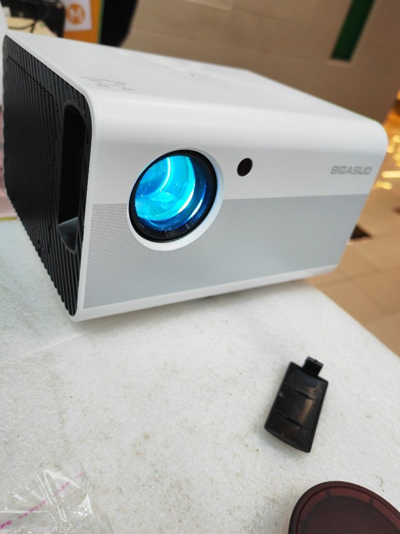BIGASUO Outdoor Movie Projector Bluetooth 5.0/Native 1080P Projectors ...