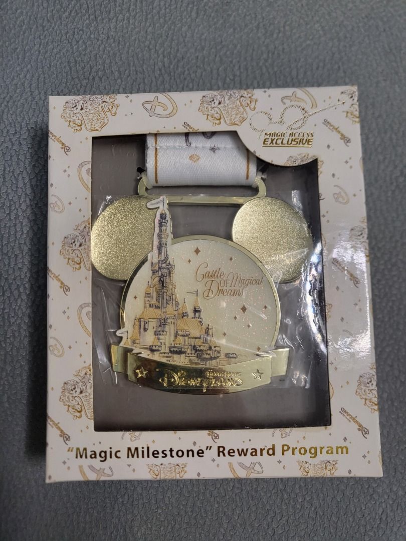 Disney badge, 興趣及遊戲, 收藏品及紀念品, 明星周邊 - Carousell