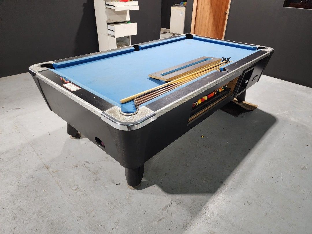 GIVING AWAY POOL TABLE, Everything Else on Carousell