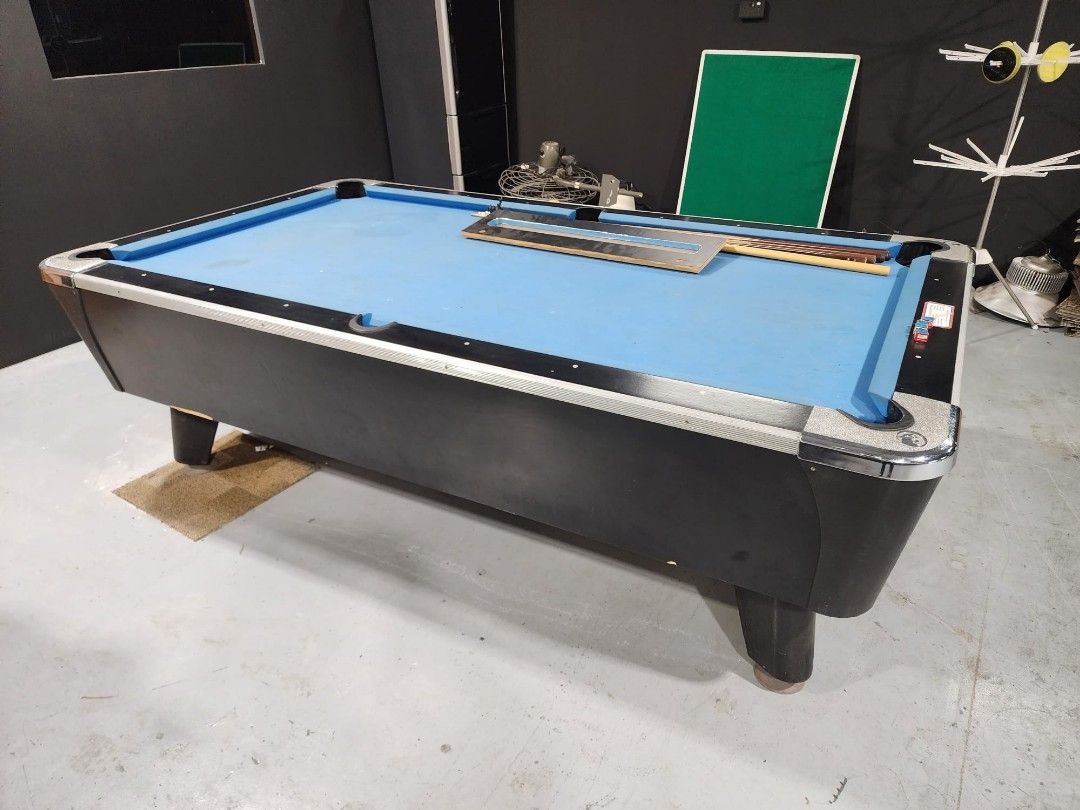 GIVING AWAY POOL TABLE, Everything Else on Carousell