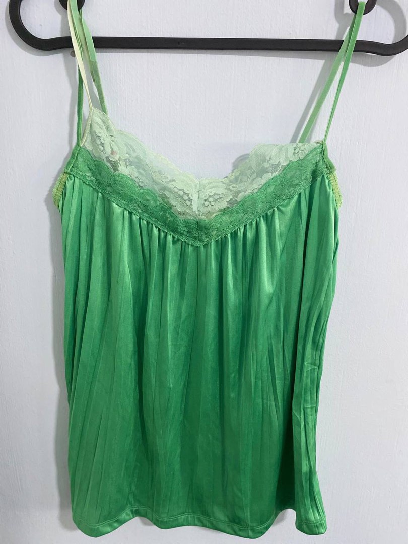 Green top, Women's Fashion, Tops, Other Tops on Carousell