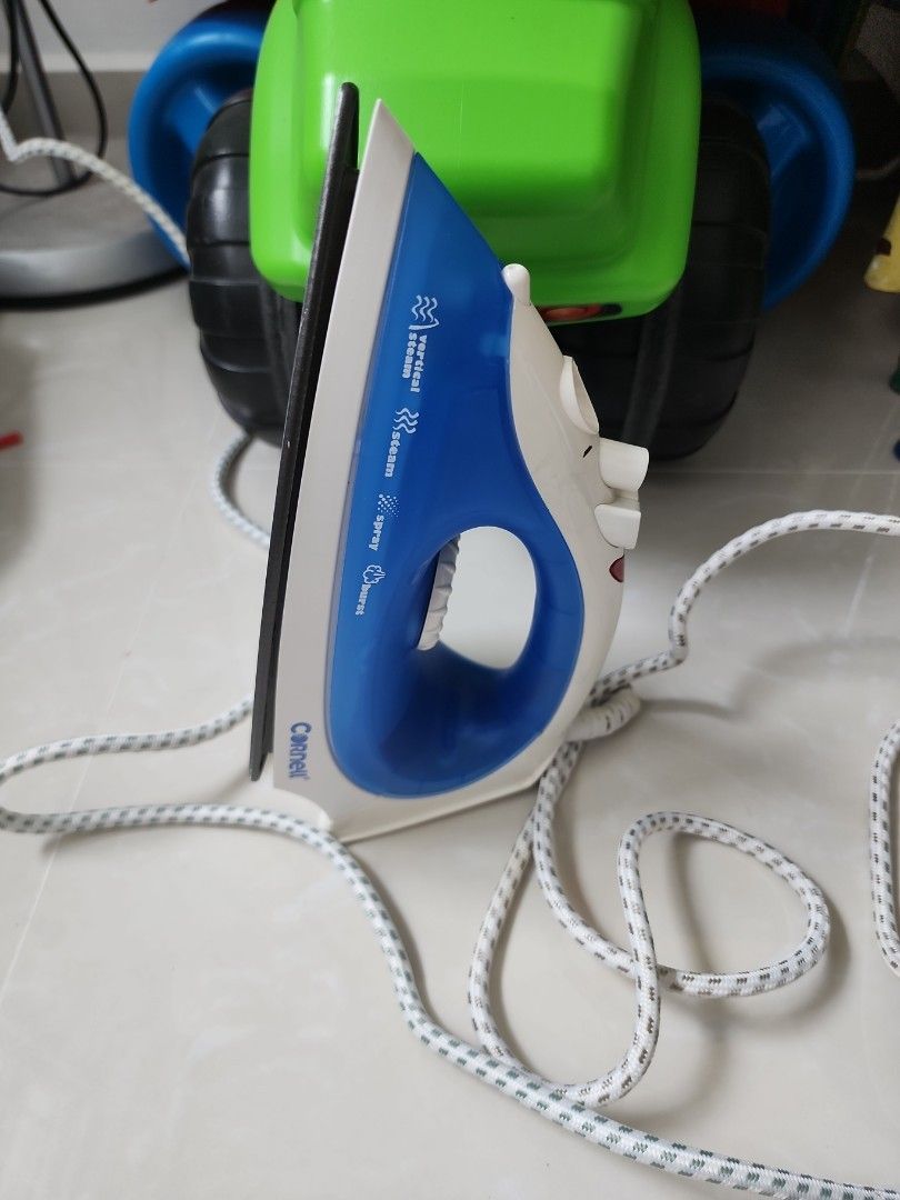 Iron tefal. Purple($8) steam button spoil but still very new. The rest ...