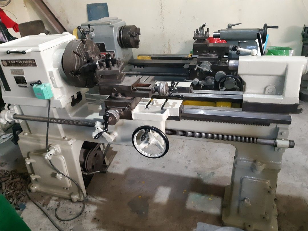 Lathe machine, Commercial & Industrial, Industrial Equipment on Carousell