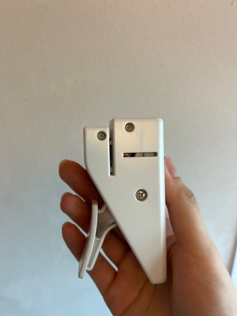 Muji stapler without the need to put staple, Hobbies & Toys, Stationery ...