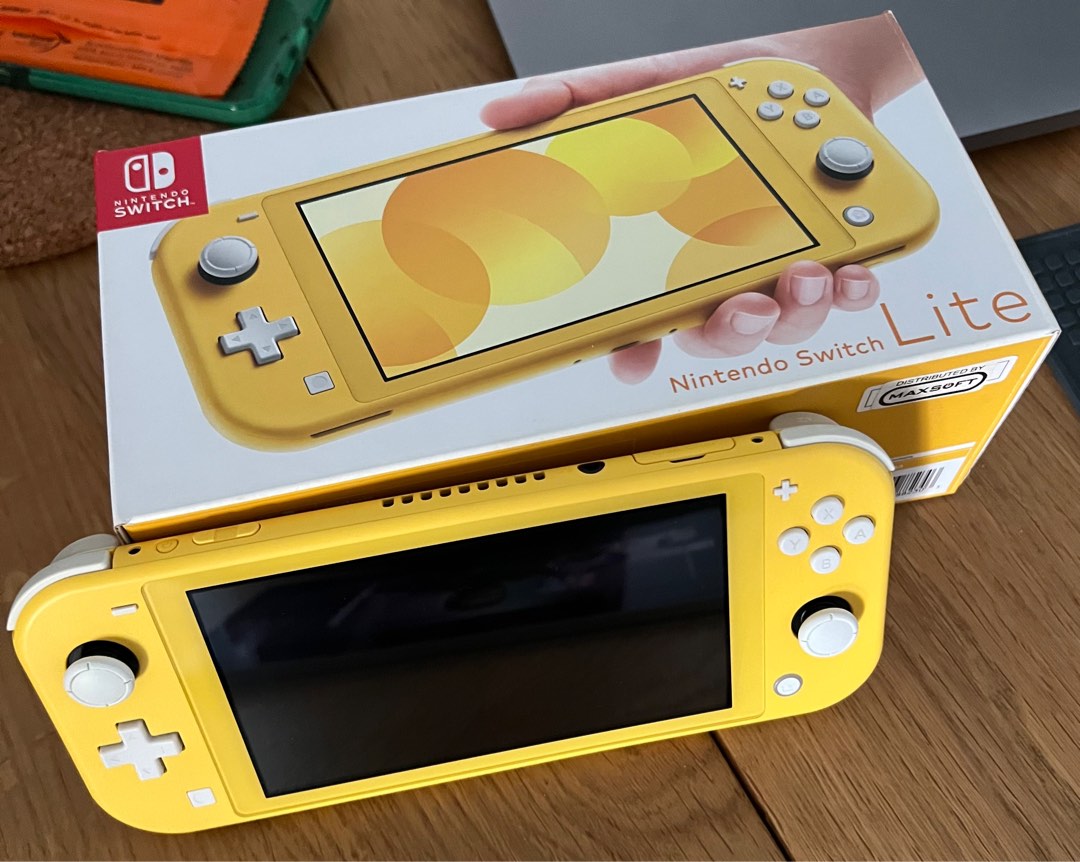 Nintendo Switch Lite (Yellow), Video Gaming, Video Game Consoles ...