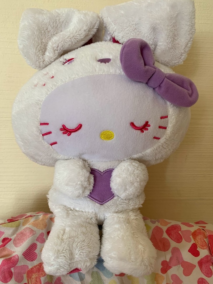 Original 32cm Hello Kitty Plushie, Hobbies & Toys, Toys & Games on ...