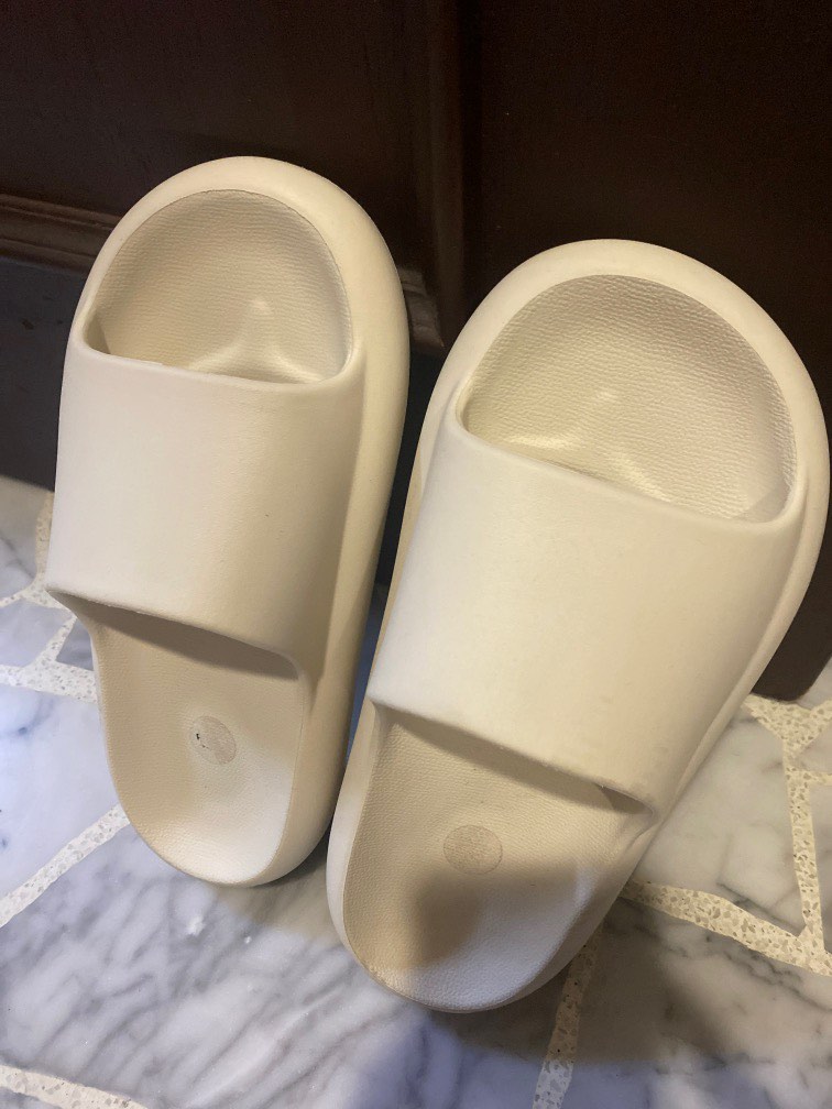 Posee cloud cream slides, Women's Fashion, Footwear, Flipflops and ...