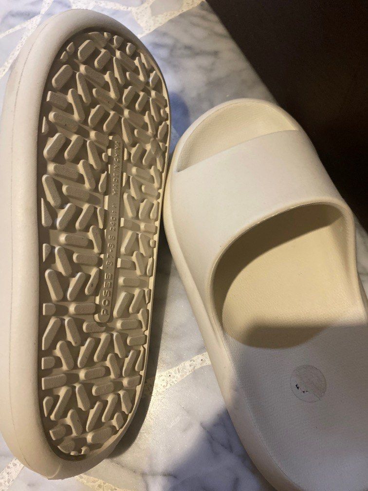 Posee cloud cream slides, Women's Fashion, Footwear, Flipflops and ...