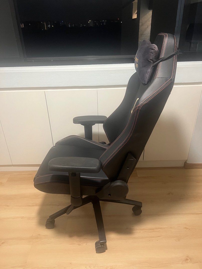 Secret Lab Chair, Furniture & Home Living, Furniture, Chairs on Carousell