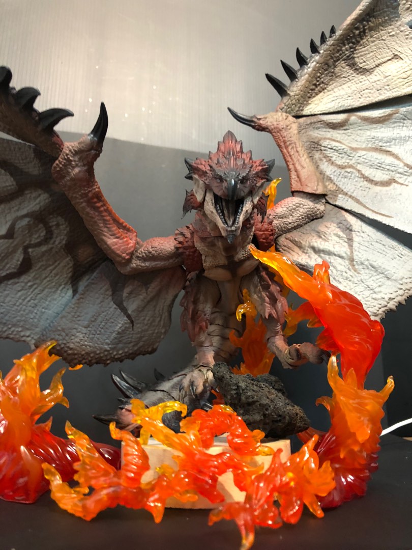 shm monster hunter 雄火龍 特效+燈, 興趣及遊戲, 玩具 & 遊戲類 - Carousell