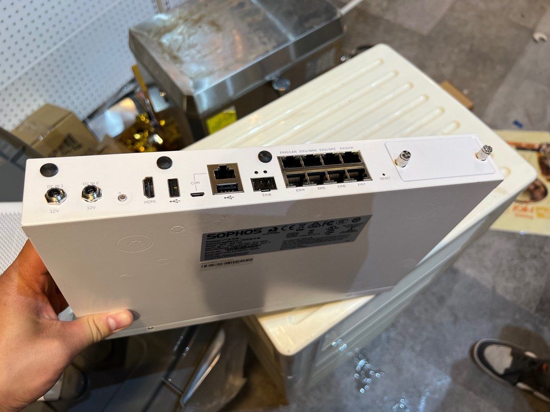 SOPHOS SG 125 firewall, 電腦＆科技, 商務用科技產品 - Carousell