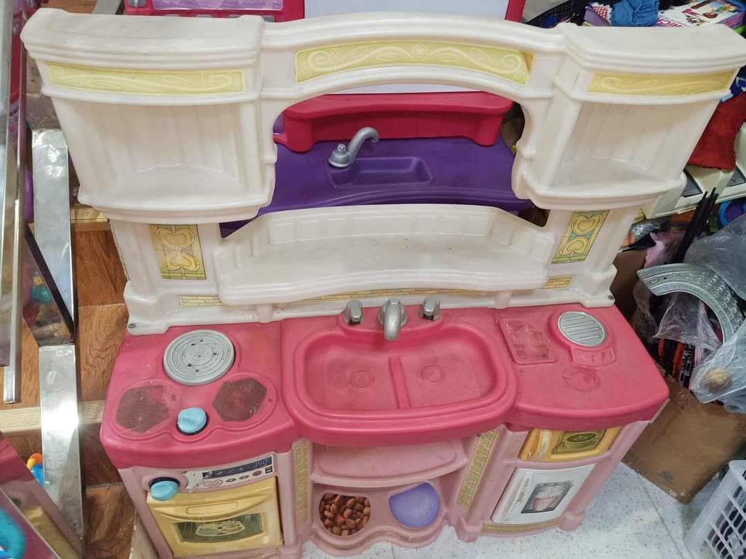 Step 2 kitchen 1800, Hobbies & Toys, Toys & Games on Carousell