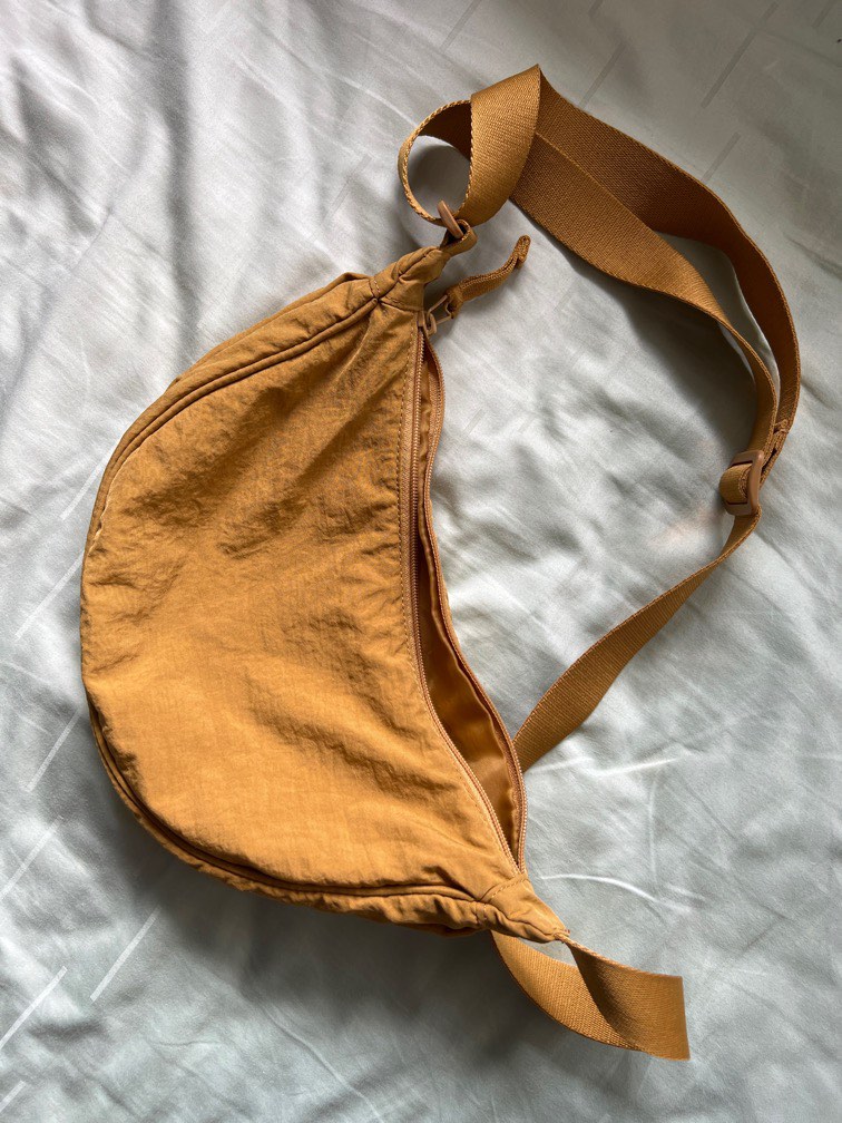 Uniqlo crossbody bag, Women's Fashion, Bags & Wallets, Cross-body Bags ...