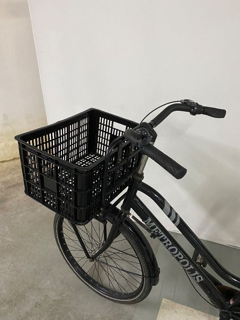Very solid, Dutch bike with big basket. Brand Metropole., Sports ...