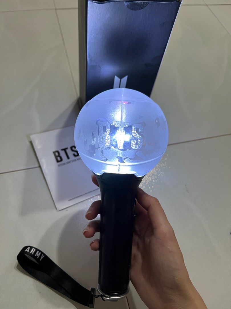 WTS BTS Army Bomb Lightstick Ver 3, Hobbies & Toys, Memorabilia ...