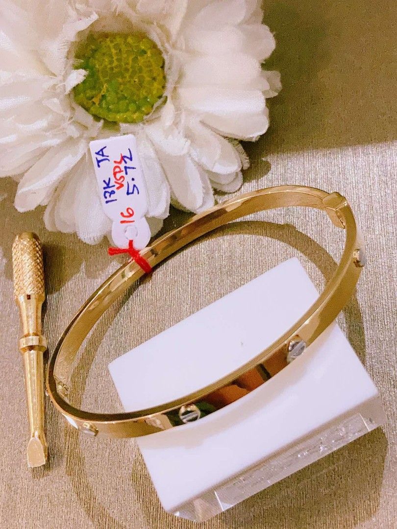 18k screwlock Japan gold bangle, Women's Fashion, Jewelry & Organizers ...