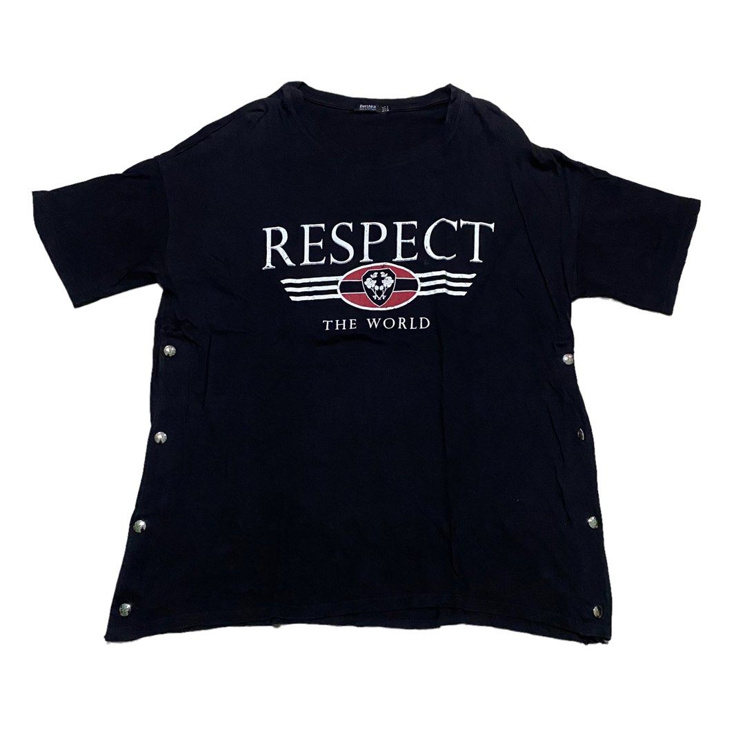 Bershka respect the world tee, Fesyen Pria, Pakaian , Atasan di Carousell