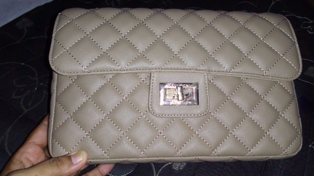 Boston Classic MIDI by Hey Local, Barang Mewah, Tas & Dompet di Carousell