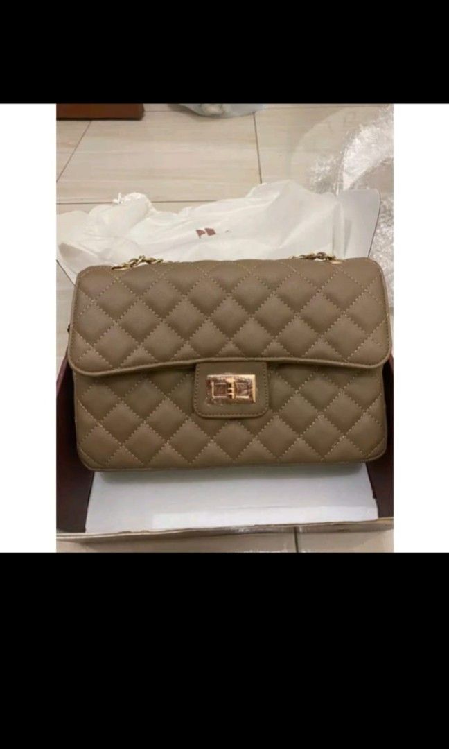 Boston Classic MIDI by Hey Local, Barang Mewah, Tas & Dompet di Carousell