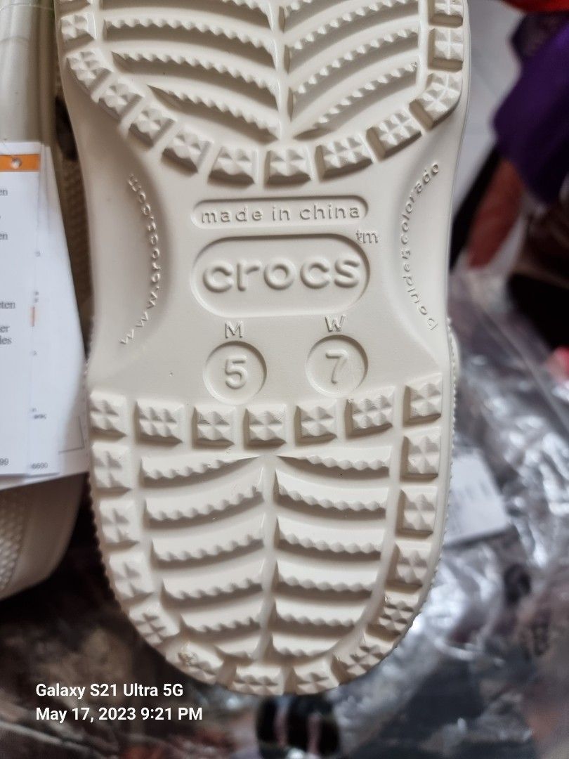CROCS STUCCO CLOG W6/W7/W7/W8, Men's Fashion, Footwear, Casual Shoes on Carousell
