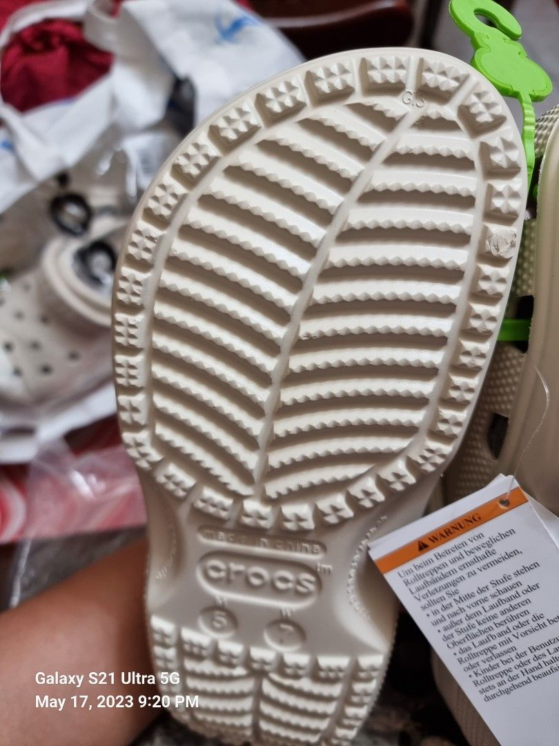 CROCS STUCCO CLOG W6/W7/W7/W8, Men's Fashion, Footwear, Casual Shoes on Carousell