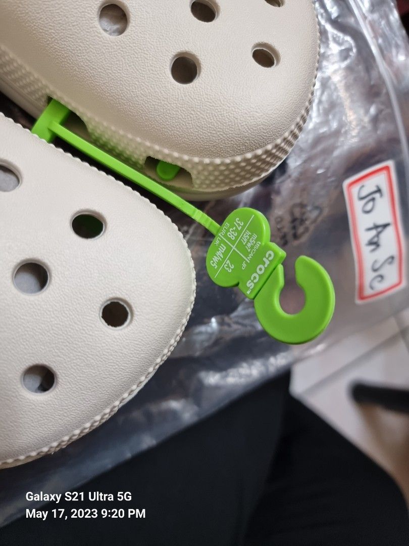 CROCS STUCCO CLOG W6/W7/W7/W8, Men's Fashion, Footwear, Casual Shoes on Carousell