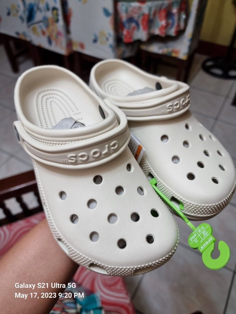 CROCS STUCCO CLOG W6/W7/W7/W8, Men's Fashion, Footwear, Casual Shoes on Carousell
