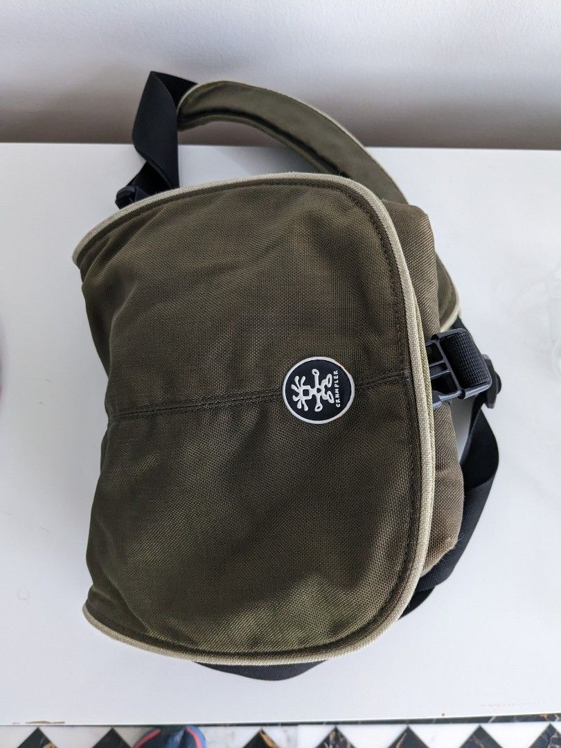 Crumpler Muffin Top 3000 Camera Sling, Men's Fashion, Bags, Sling Bags ...