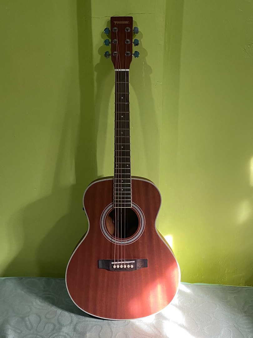 Fernando Acoustic Guitar w/ Tuner, Hobbies & Toys, Music & Media ...