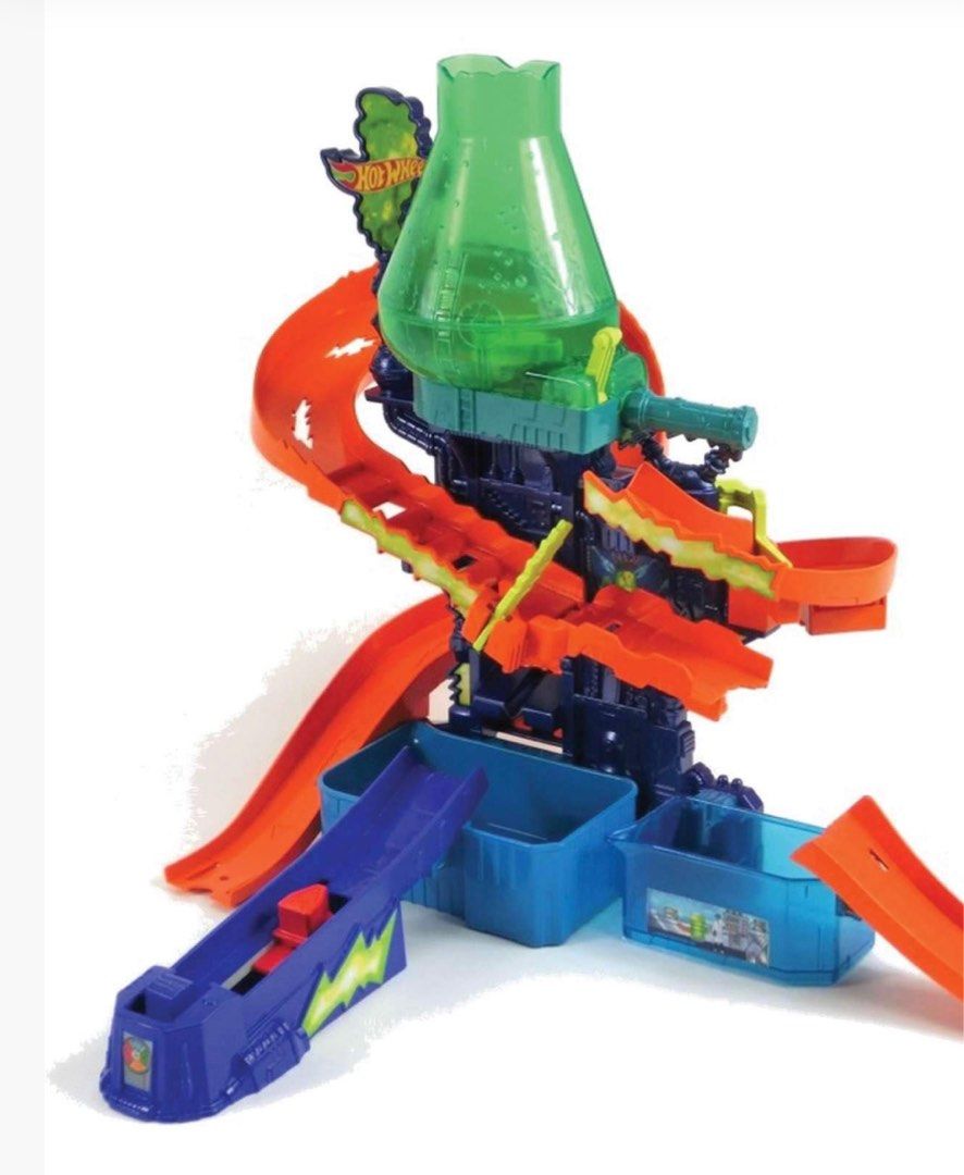 Hot wheels color splash science lab, Hobbies & Toys, Toys & Games on ...