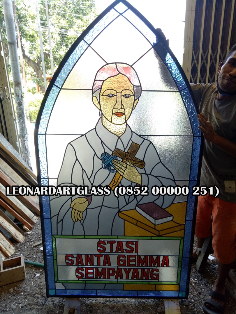 KACA PATRI GEREJA ANGGI PAPUA, Desain & Kerajinan Tangan, Karya Seni di ...