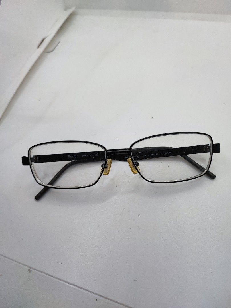 Kacamata second merk Hugo boss titanium, Fesyen Pria, Aksesoris ...