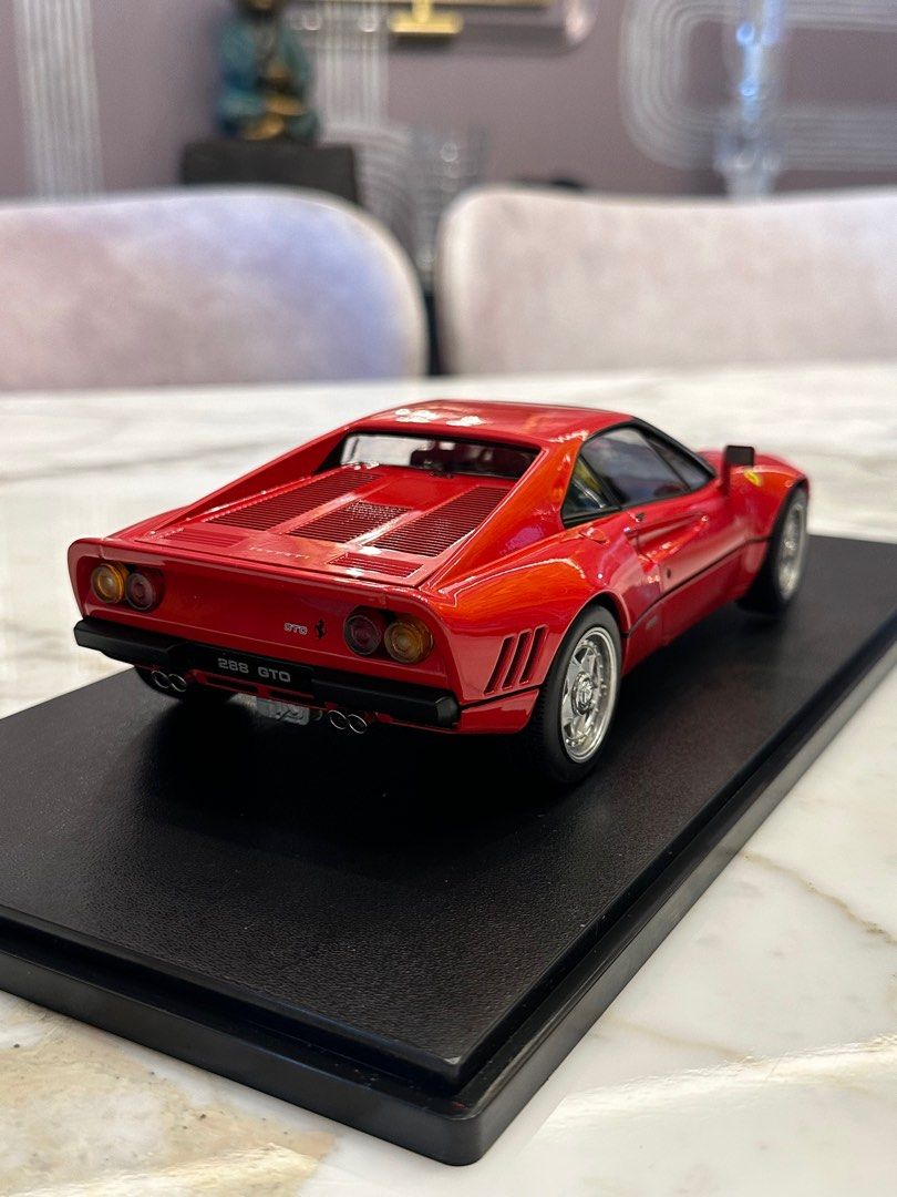 KK scale 1:18 Ferrari 288 GTO *New*, 興趣及遊戲, 玩具 & 遊戲類 - Carousell