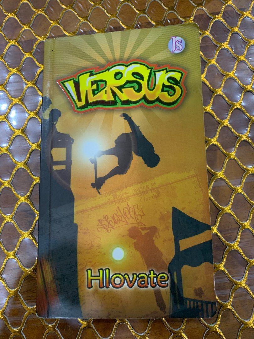Novel Hlovate Tunas / Versus / Anthem / 5 Tahun 5 Bulan / Pelangi ...
