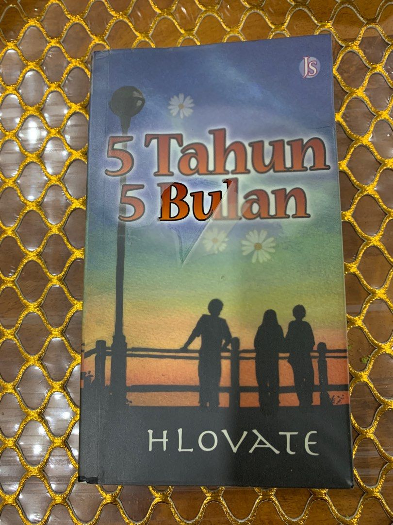 Novel Hlovate Tunas / Versus / Anthem / 5 Tahun 5 Bulan / Pelangi ...