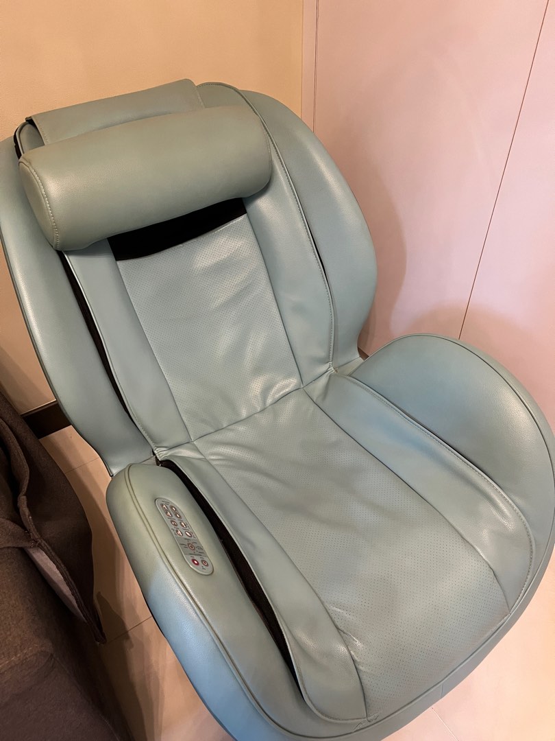 OSIM Massage Chair, Furniture & Home Living, Furniture, Chairs on Carousell